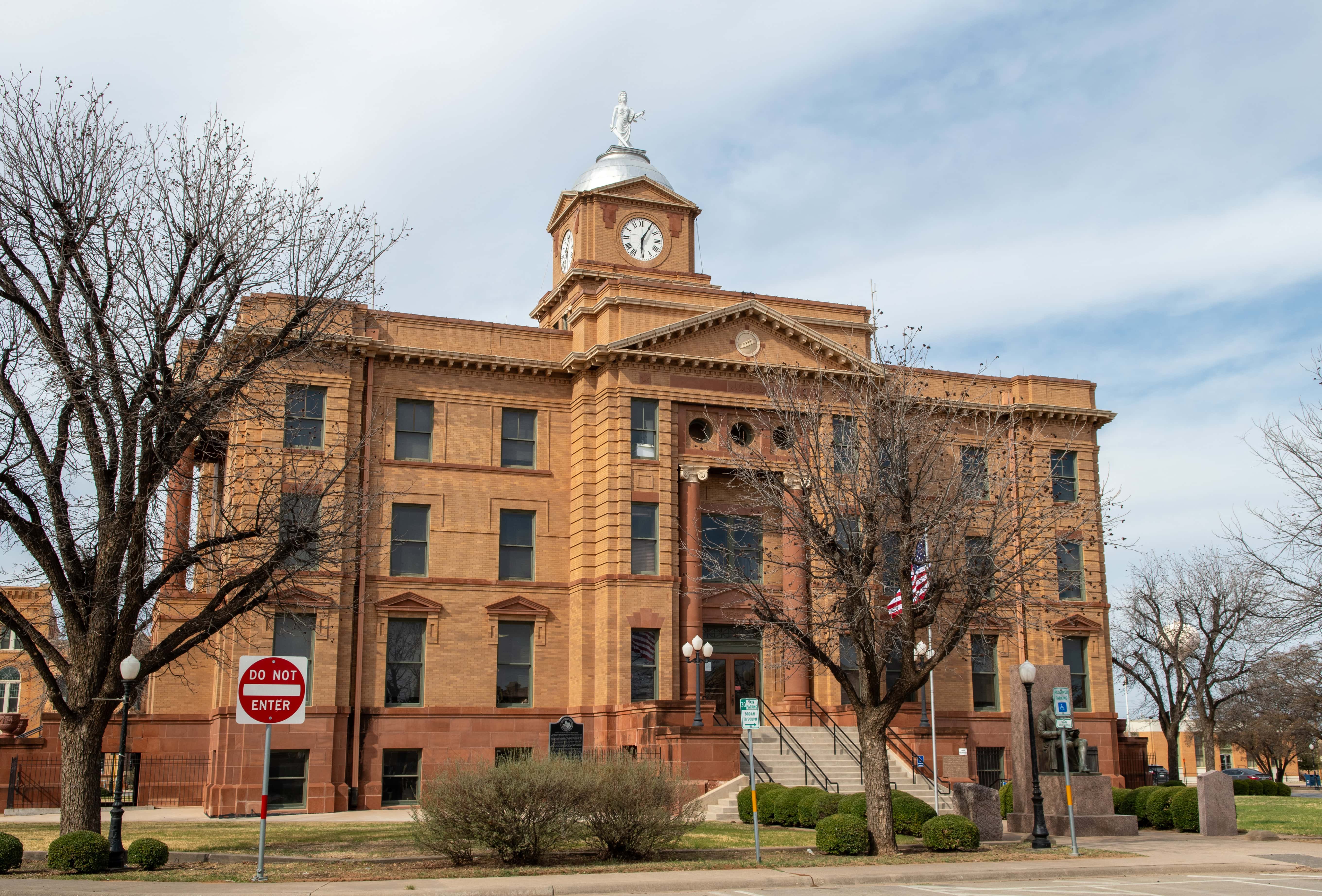 Jones County Courthouse - Kris Cross The Globe